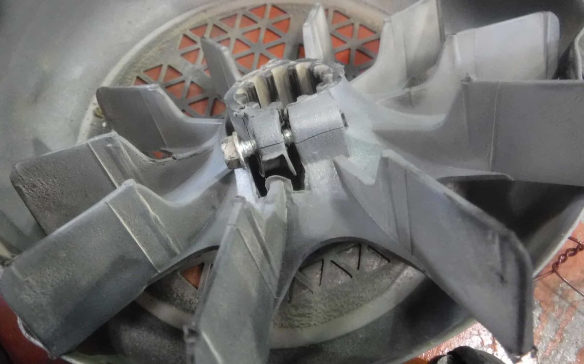 Removing the fan of an electric motor (plastic, cast iron, or aluminum ...
